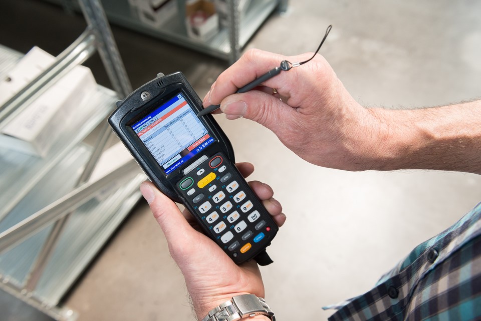 Pick by Scan: Kommissionieren mit Barcode | identWERK